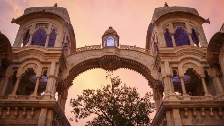 ISKCON Temple Vrindavan: Timings, Aarti Schedule, Darshan Rules ...